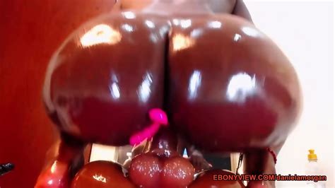 Oiled Black Ass Twerking