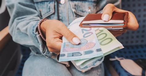 Calls For Social Welfare Payments To Be Raised By €25 Per Week Irish