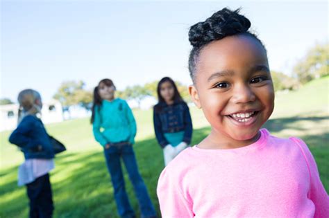 인물 학년기 전 기령 중유럽식 칠레식 하위 게임하기 친구들과 아이에 대한 스톡 사진 및 기타 이미지 아이 인물 사진 2