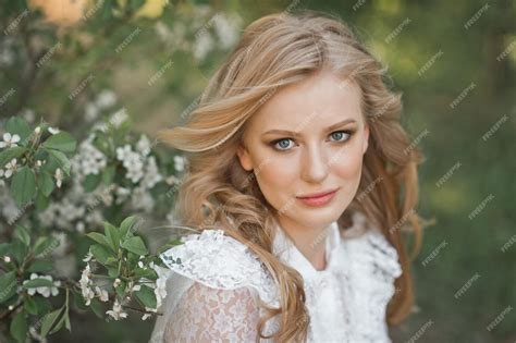 Premium Photo Large Portrait Of A Beautiful Girl In White Flowers 2700