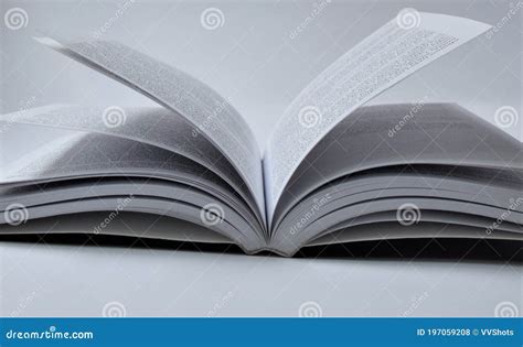 Abrir P Ginas De Libros Y Fondo Blanco Foto De Archivo Imagen De