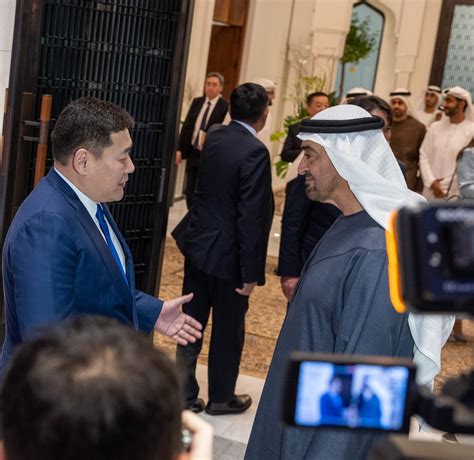 Ерөнхий сайд Л Оюун эрдэнэ Арабын нэгдсэн Эмират улсын Ерөнхийлөгчид бараалхав Dnn Mn