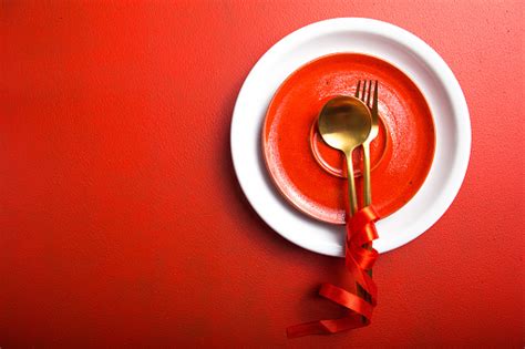 발렌타인 데이 디자인 컨셉 레스토랑에서 로맨틱 접시 요리 커플과 연인 데이트 탑 뷰 플랫 레이 오버 헤드를위한 휴일 축하 식사 프로모션 개념에 대한 스톡 사진 및 기타