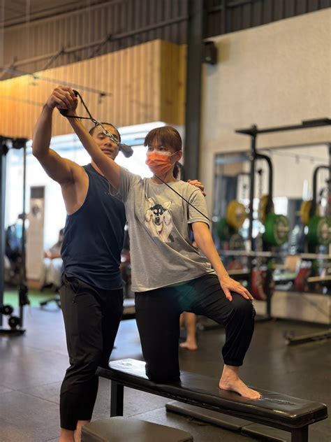 2025高雄銀髮族健身房｜教練親切、專業度極高【ok Body Project 左營店】評估身體狀況安排適合的高雄銀髮族健身課程｜帶媽媽、阿嬤一起來高雄銀髮族健身房開心運動！ 丸皮妹