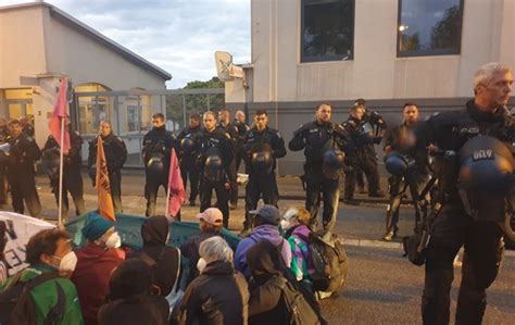 У Німеччині мітингували проти постачання зброї Україні