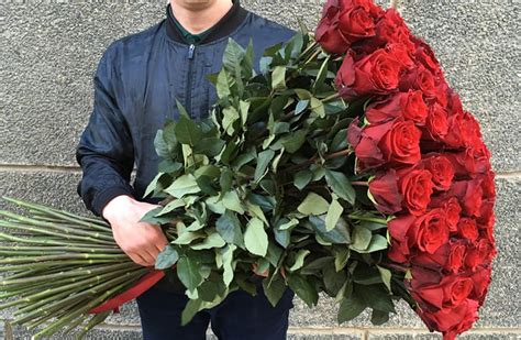 Высокие (длинные) розы: купить гигантские розы в Москве | Premium-Flowers