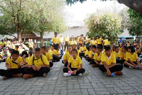 คณะครูและนักเรียนโร โรงเรียนวัดกุ่มหัก อินทโชติประสิทธิ์