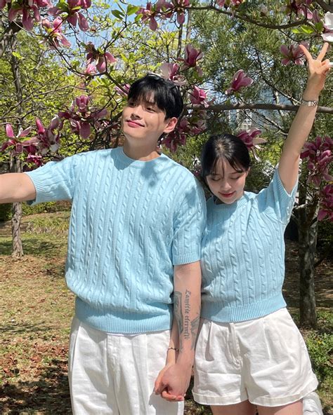 [데일리 커플룩] 봄 꽈배기 반팔 니트 봄 여름 커플룩 여행룩 신혼여행 제주도 커플시밀러룩 시밀러 남녀공용 나들이룩 에이블리
