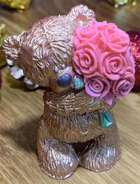 Шоколадная фигурка Львовская Феерия Шоколадный мишка Тедди с букетом роз купить в Украине