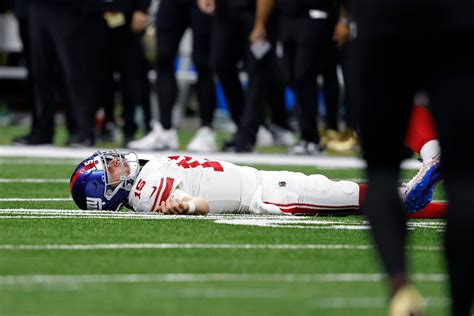 Giants Tommy Devito Exits For Concussion Check Then Returns In Must Win Game At Saints