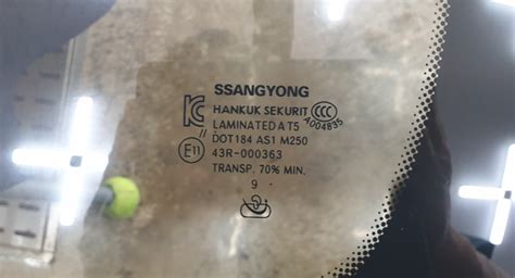 티볼리 유리교환 운전중 돌빵으로 유리금이 생긴 쌍용자동차 에어 전면유리교환 썬팅 유리강화코팅 후진시자동비상등 후깜 모듈 패키지 작업 및 유리복원 용접비용등 정보리뷰