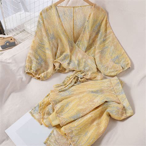 옥수수클로젯 여름신상여름셔츠 브이넥 버블 소매 플로럴 크롭 랩블라우스 허리 스트랩 알로하 썬 밴딩 플레어 반바지 썸머 투피스 보헤미안 비치룩 휴양지 쉬폰 셔츠 코디