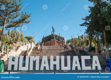 Monumento A Los Héroes De La Independencia En La Ciudad Turística De