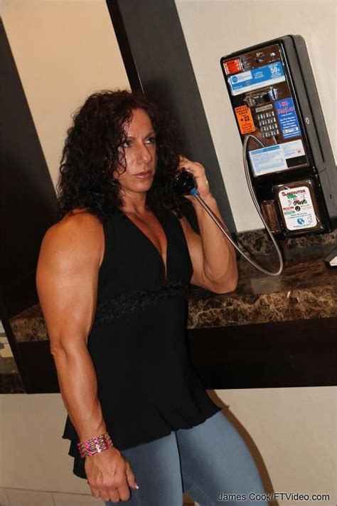 Les Meilleures Images Du Tableau Annie Rivieccio Sur Pinterest Muscle Culturiste Et Femmes