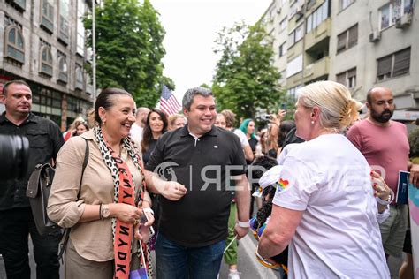 Фото Сопартијците не ја дружеа Шеќеринска на Скопје прајд Reporter Mk