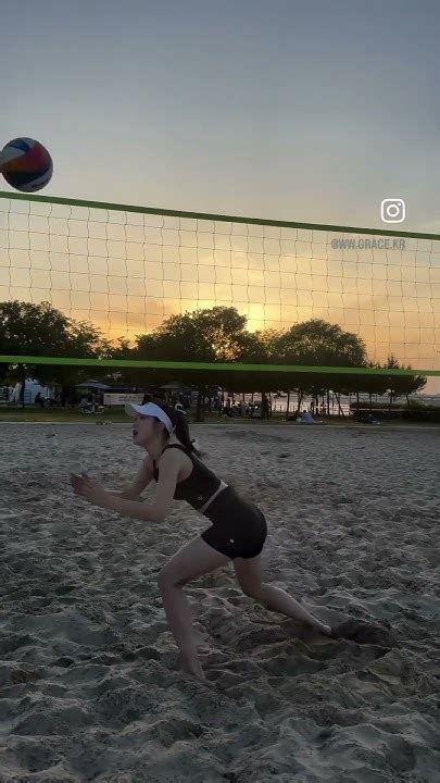 네트플레이 중 공이 네트 하단에 맞았을 경우 공이 튀어오르지만 공이 네트 상단에 맞았을경우는 공이 수직으로 빠르게 떨어집니다 Youtube