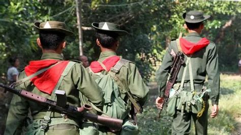 ရခိုင်နှင့် ချင်းလူမျိုးများနေထိုင်သည့် တောင်ကုတ် ဒုံကျေးရွာမှ ရွာသား ၃၀ ခန့်ကို စစ်တပ်က တောင