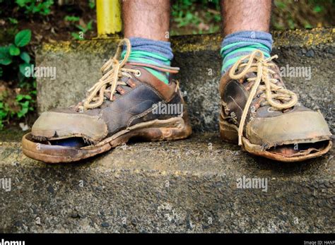 Descubre El Significado De Soñar Con Zapatos Rotos De Otra Persona
