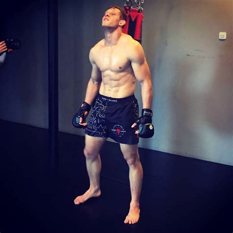 Marcin Prachnio W Materiale Azjatyckiego Cnn Wideo Mmarocks