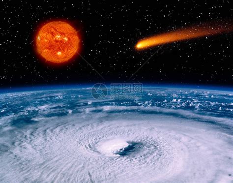 燃烧的太阳和飞行的彗星高清图片下载 正版图片504420647 摄图网
