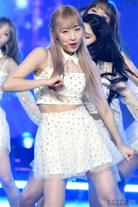 우주소녀 수빈 아름다운 미모 뽐내며 한국경제