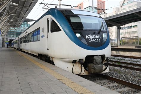 한국철도공사 여러 기차를 한 곳에서 볼 수 있는 서울역 페북지기는 지금 기차구경중