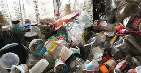 베테랑 청소부도 구역질 나 미쳤다 외치게 한 게임 중독자들의 집 상태