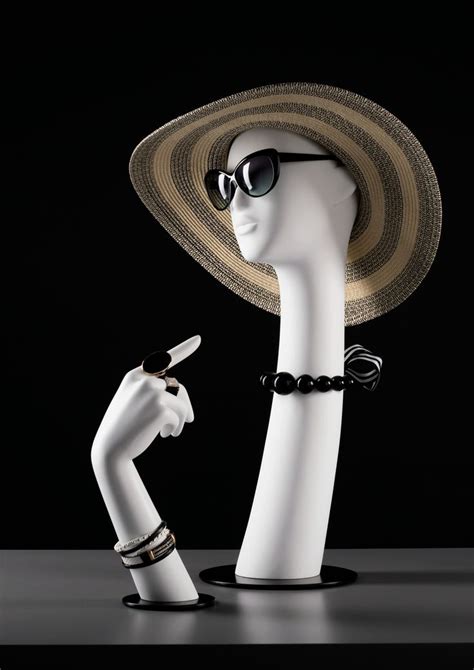 Miss Coco Display Витрины ювелирных магазинов Дизайн витрины Ювелирные стенды