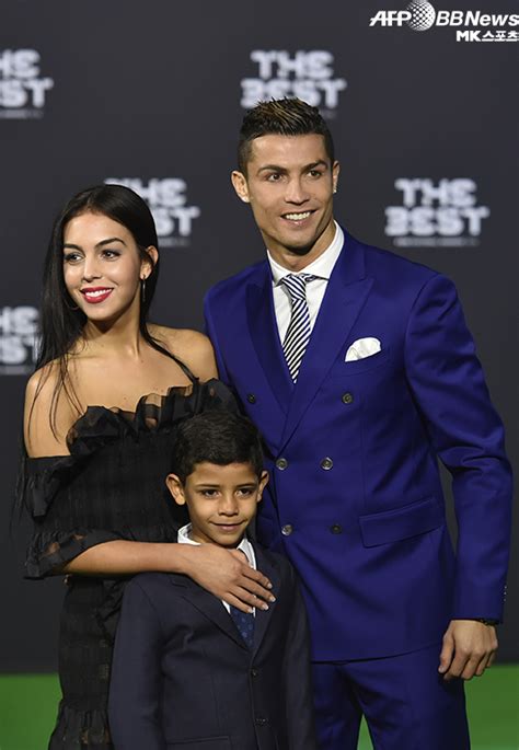 조지나 로드리게스 호날두 세계 최고된 순간 함께[화보] Mk스포츠