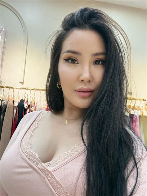 London Өдрийн мэнд Манайд шинэ бараа ирсээн🤗 📍Зайсан Голден Будда 3 давхар 3 29т London