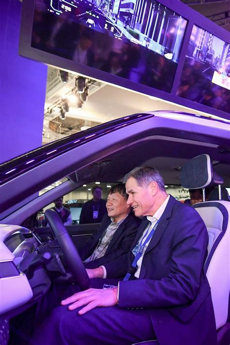 Hyundai Mobis Shows Bmw How Its Done With Holographic Heads Up Display Carscoops