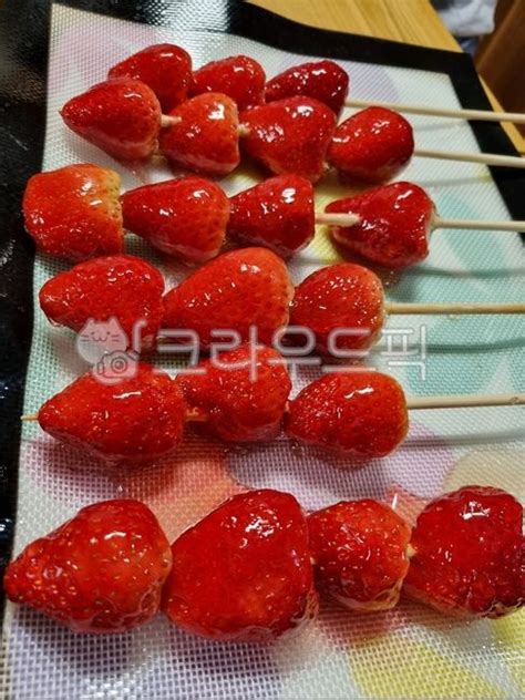 딸기 Strawberry Fruit 과일 탕후루 사진 이미지 일러스트 캘리그라피 성투작가