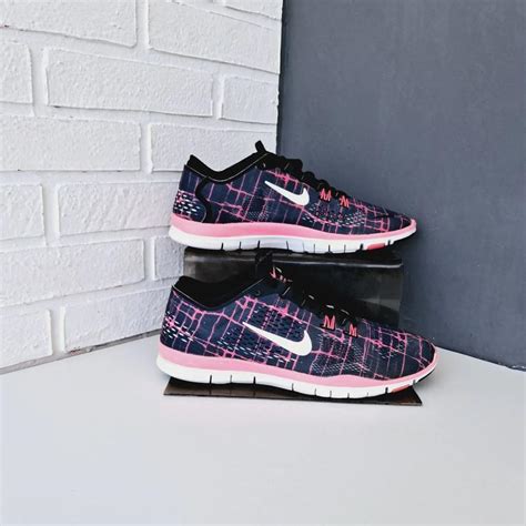 Жіночі кросівки Nike — ціна 550 грн у каталозі Кросівки Купити жіночі речі за доступною ціною на