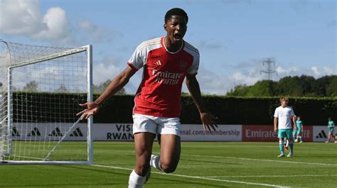 Why Arsenals Record Breaking Young Striker Left For Manchester United