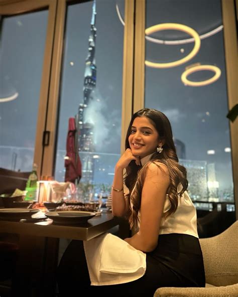 Laiba Khan Looks Gorgeous On Dubai Trip Reviewit Pk