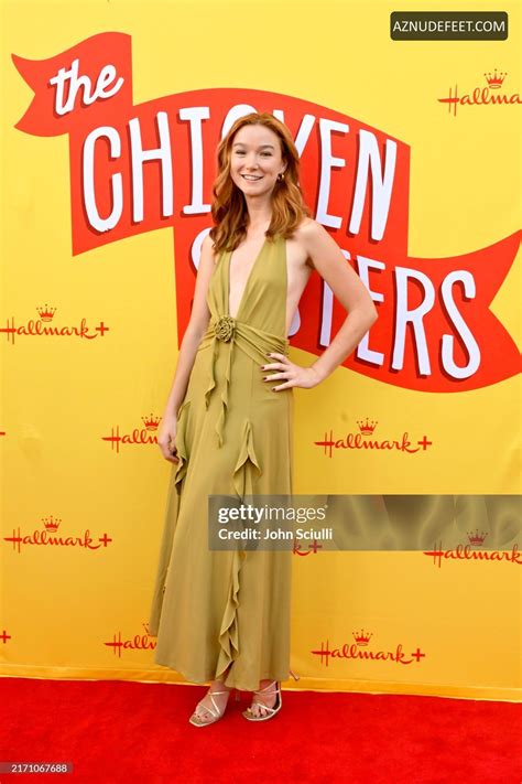 Cassandra Sawtell Feet Aznudefeet