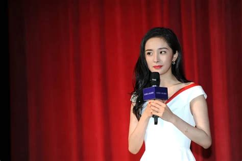 Chinese Actress Yang Speaks Opening Ceremony New Flower Shop Roseonly Stock Editorial Photo
