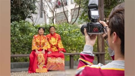 大学生团队10年为1500位老人拍婚纱照：走遍50多个城市，拍摄照片7万余张凤凰网视频凤凰网