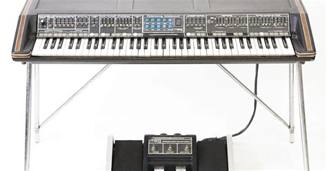 Matrixsynth 1976 Moog Polymoog Synthesizer Sn 1698