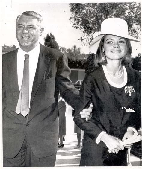 Cary Grants Widow Dyan Cannon 85 Still Looks Youthful As She Stops By