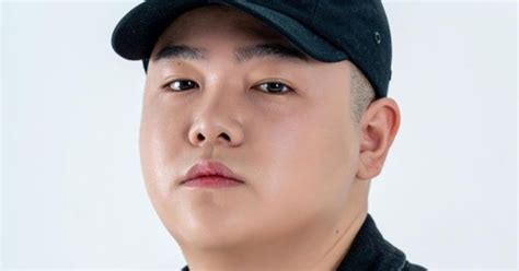 래퍼 Qm 룸 서비스 발매 ★포토