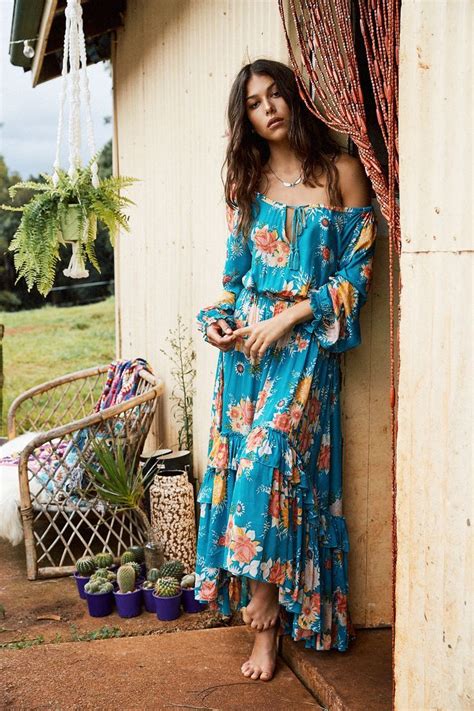 Pin By Ian Pope On Barefoot Ladies Boho Chic Dress Boho Chic Outfits