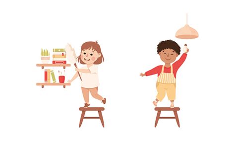 집안일을 하는 귀여운 애들 먼지를 닦는 어린 소녀 전구 만화 벡터 일러스트 레이 션을 바꾸는 소년 가사 집안일에 대한 스톡 벡터 아트 및 기타 이미지 Istock