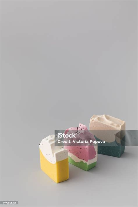 수제 비누의 다양한 모양과 색상의 조각 천연 화장품 복사 공간 0명에 대한 스톡 사진 및 기타 이미지 0명 건강한 생활방식