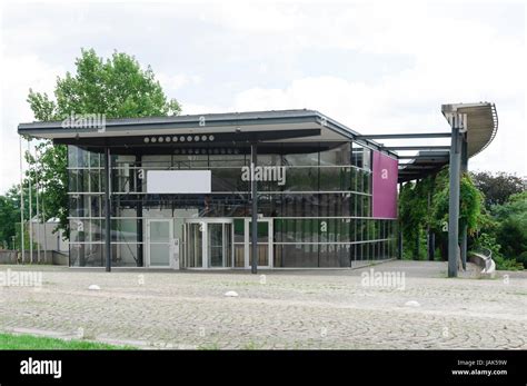 Die Moderne Ausstellungshalle Wurde Anlässlich Der Documenta 9