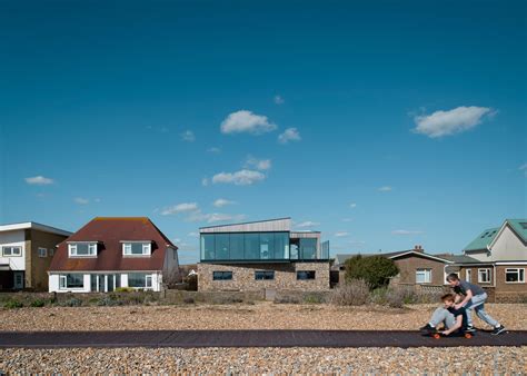 Shoreham Beach House By Abir Architects Has Beach Pebble Walls