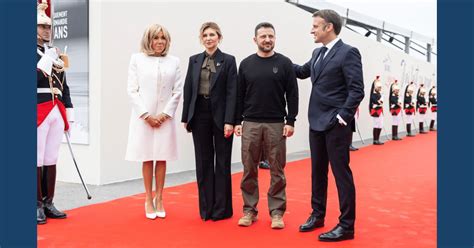 Президентът и първата дама на Украйна бяха посрещнати с овации на честването на 80 ата годишнина