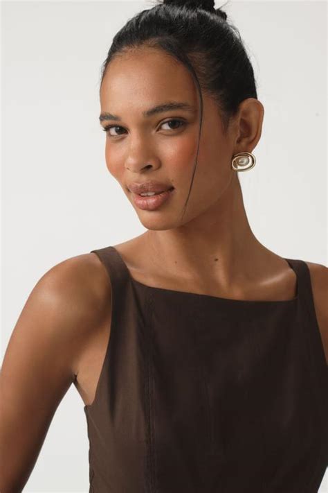 리포메이션 조바나 스퀘어넥 미디 드레스 앤트로폴로지 한국 공식 스토어 유니크한 여성 패션 및 라이프스타일 편집샵 200개이상의 프리미엄 브랜드 여성 의류 액세서리