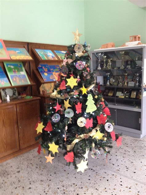 σΤΟΛΙΣΜΟΣ ΧΡΙΣΤΟΥΓΕΝΝΙΑΤΙΚΟΥ ΔΕΝΤΡΟΥ 15ο ΔΗΜΟΤΙΚΟ ΣΧΟΛΕΙΟ ΑΧΑΡΝΩΝ