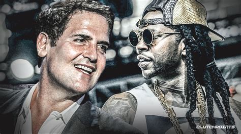 马克库班被拍到和说唱歌手Chainz坐在一起观看Mavs Warriors的比赛 球迷屋